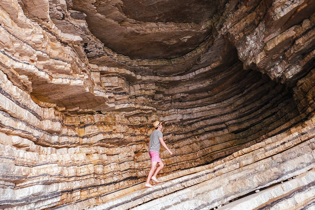 Chomi Beach, sedimentary cliffs and clear water | Estrella Damm